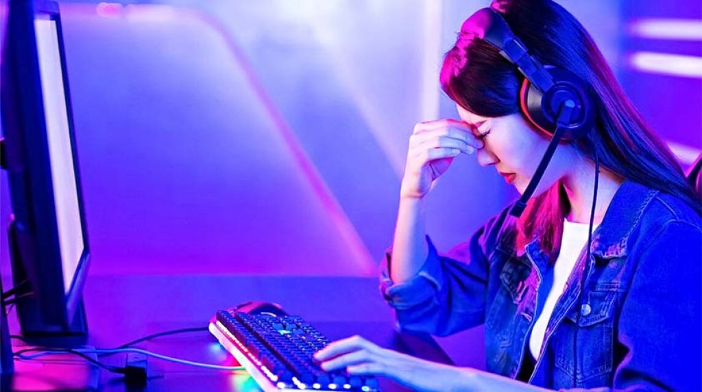 Blue Light: 3 Dangers and How to Minimise Your Exposure to Them